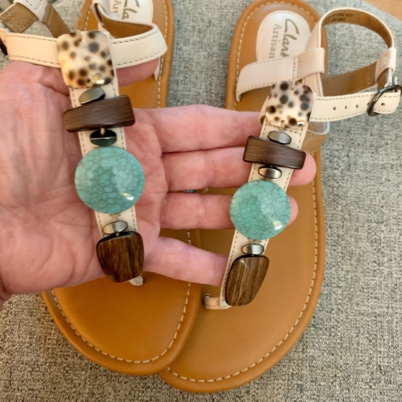 Clarks | Shoes | Clarks Artisan Indira Pompano Flat Thong Sandals ...